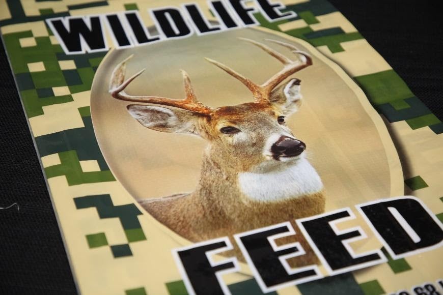 Packaging Deer Corn And Wildlife Feed With BOPP Open Mouth Bags